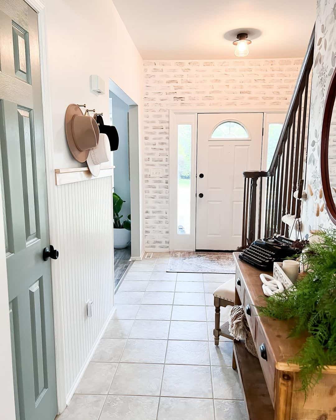 29 Fabulous Tiled Entryway Ideas