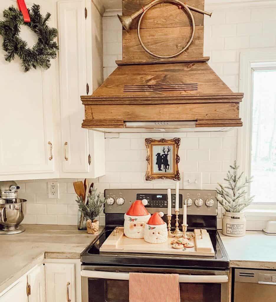28 Wood Range Hood Ideas for an Engaging Kitchen