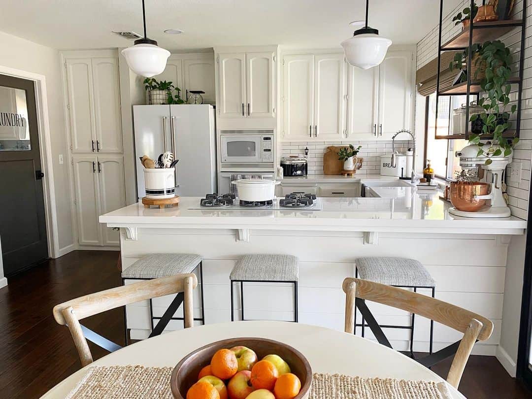 35 Functional Kitchen Peninsula Ideas You Need to See