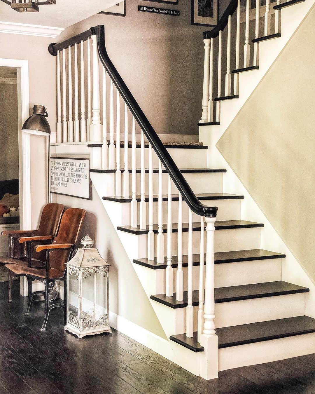 33 White and Wood Staircase Ideas to Step into a Classic Look