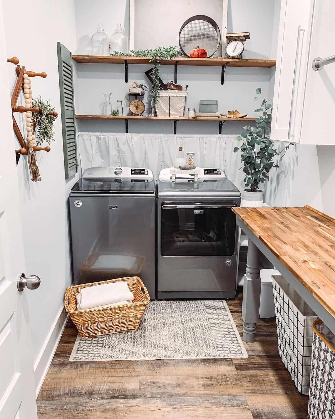 35 Stunning Laundry Room Wall Décor to Enhance Your Home