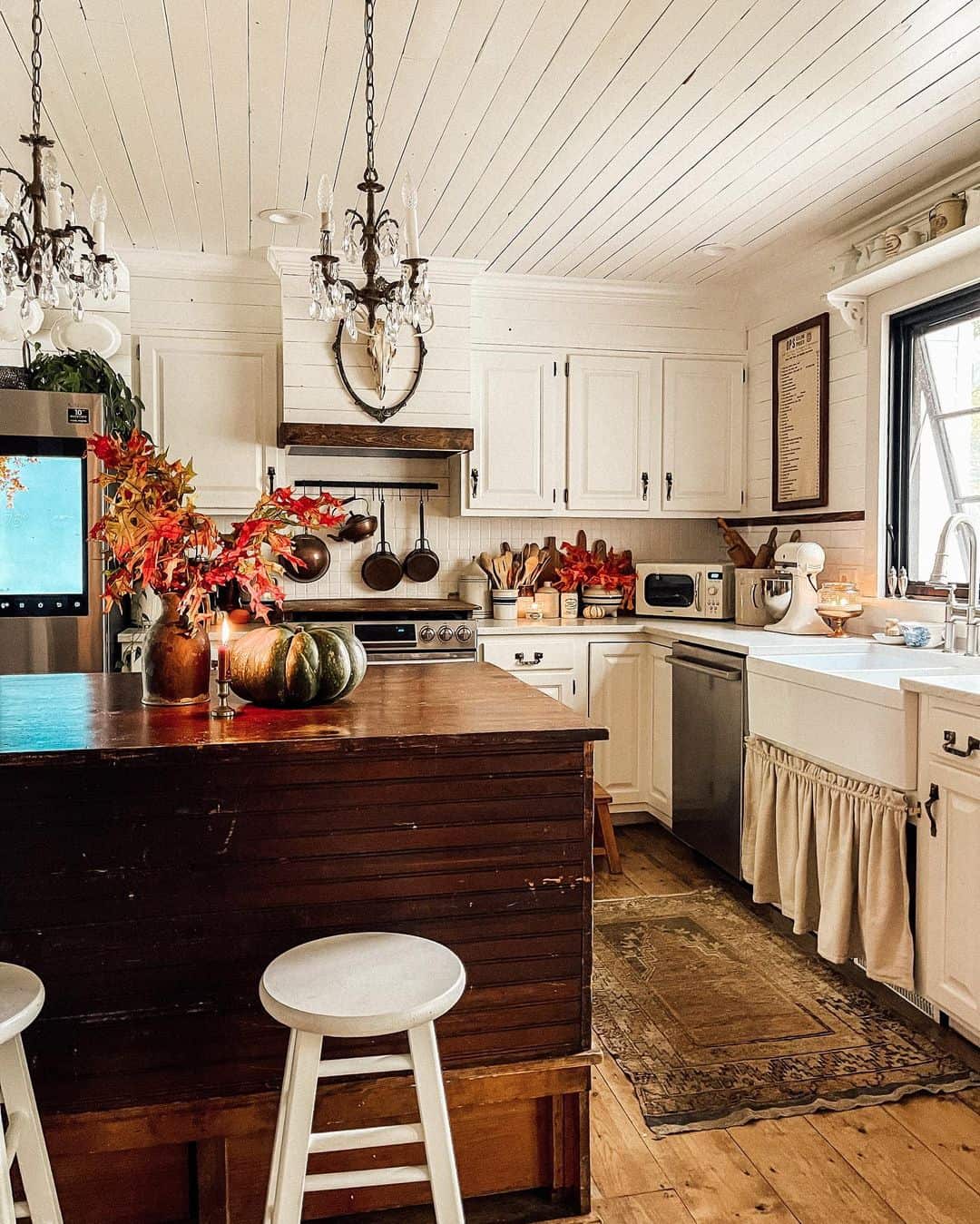 34 Kitchen Island Back Panel Ideas That Show Your Good Side