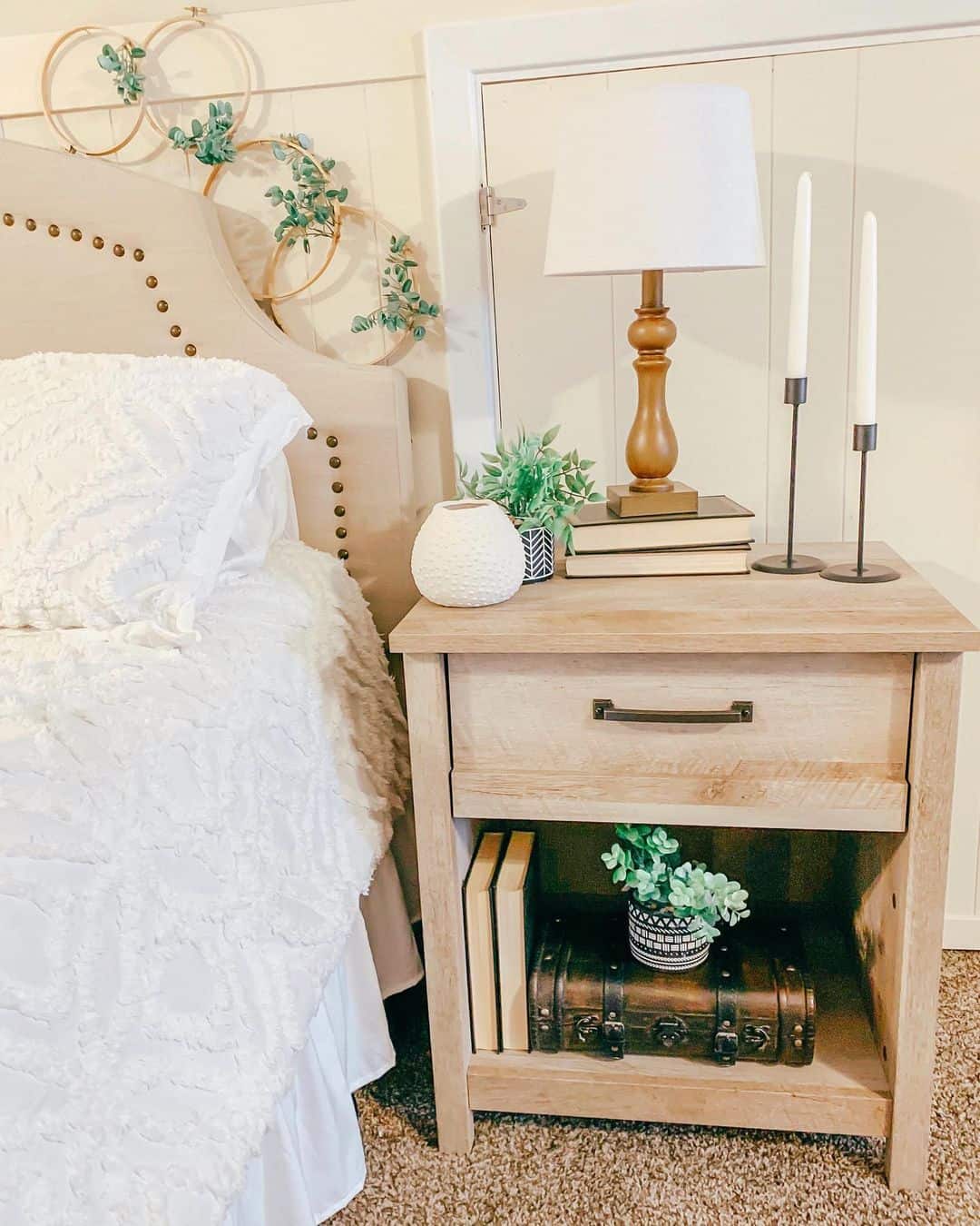 35 Nightstand Décor Ideas That Will Revitalize Your Bedroom