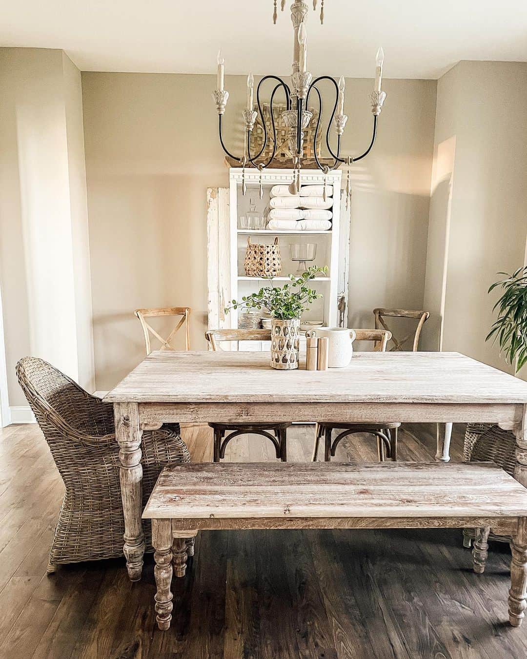 35 Exquisite Dining Bench Ideas for Extra Seating