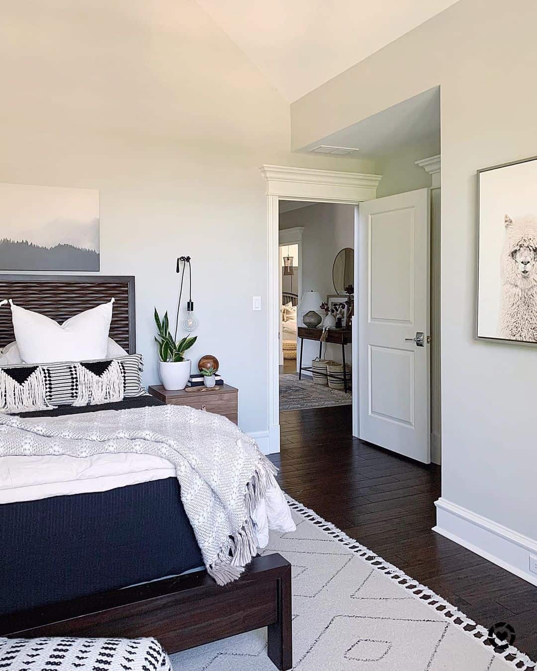 35 Door Trim Ideas to Put Your Entrance in Perspective