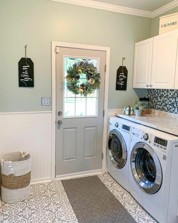 35 Laundry Signs to Add Personality to Your Walls