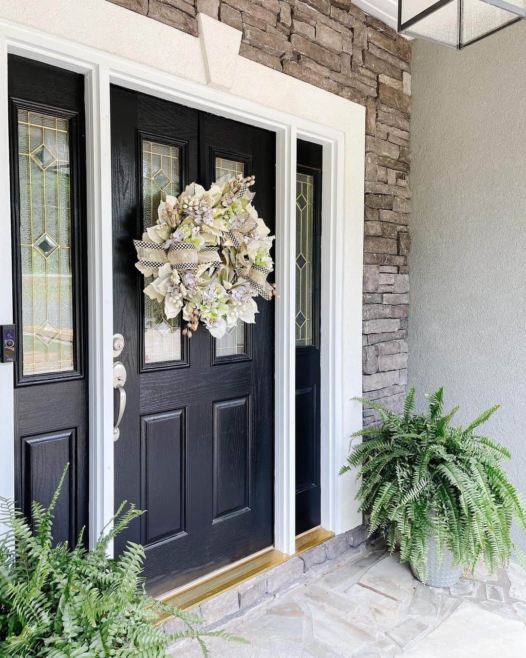 35 Front Door Trim Ideas For Your Entryway