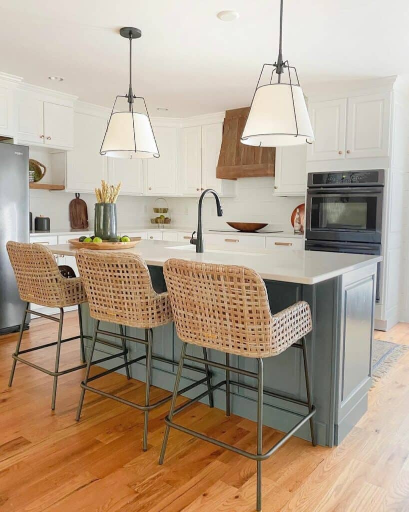 34 Kitchen Island Back Panel Ideas That Show Your Good Side