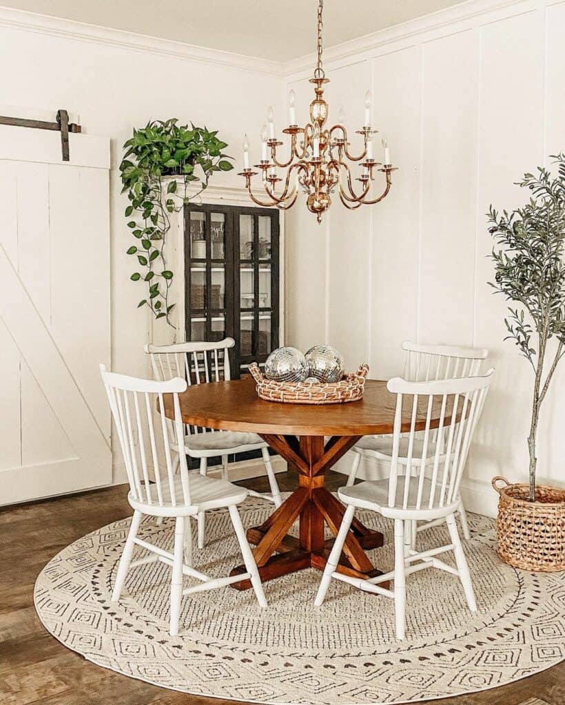 31 Spectacular Silver Centerpiece Ideas to Wow Your Guests