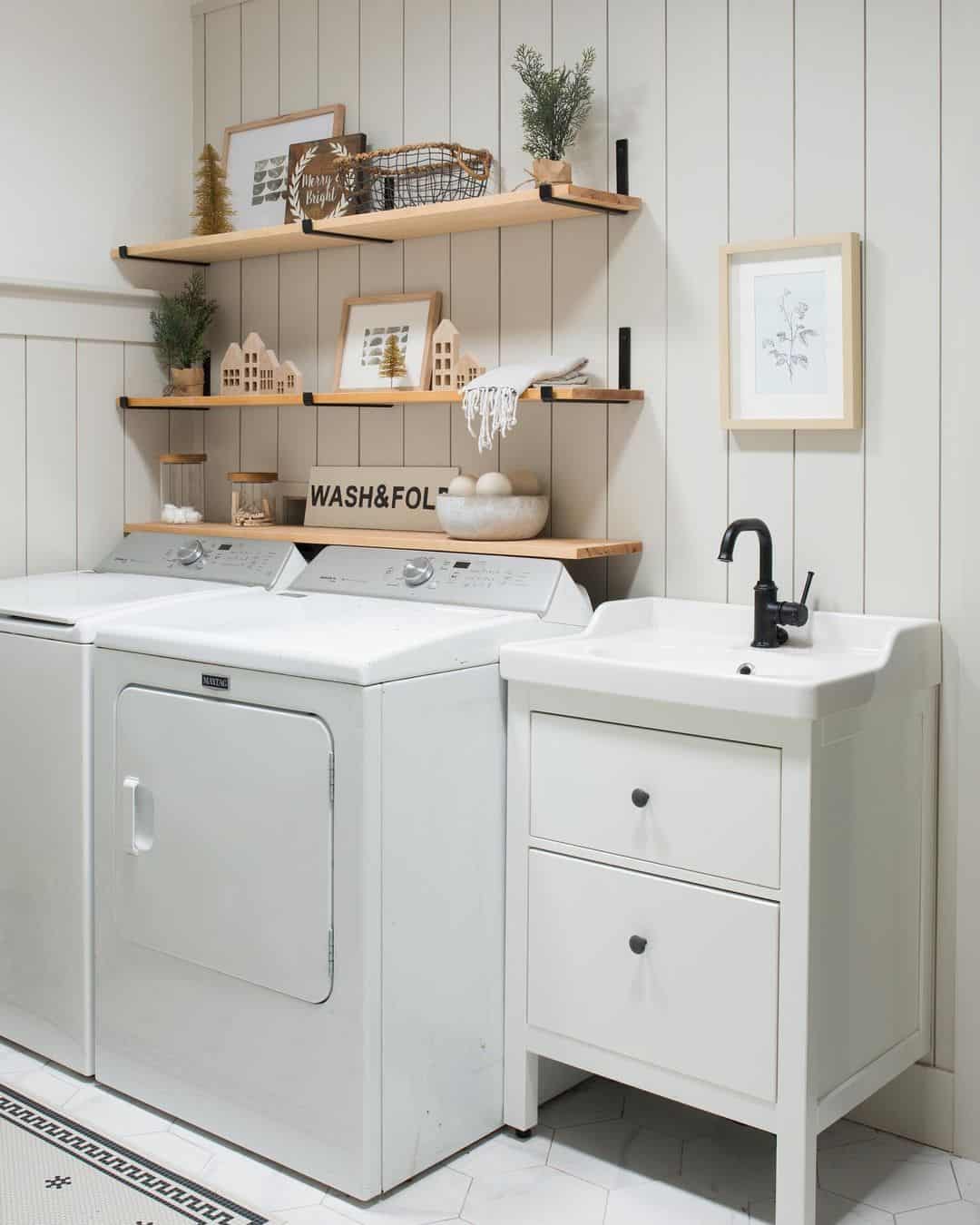 35 Stunning Laundry Room Wall Décor to Enhance Your Home