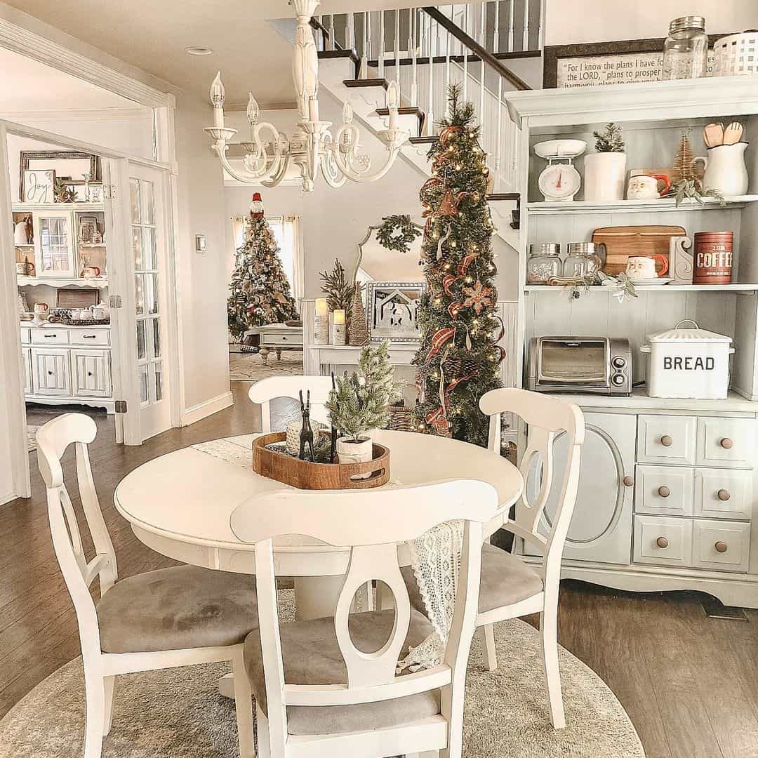 35 Admirable Ideas for Decorating a Round Dining Table