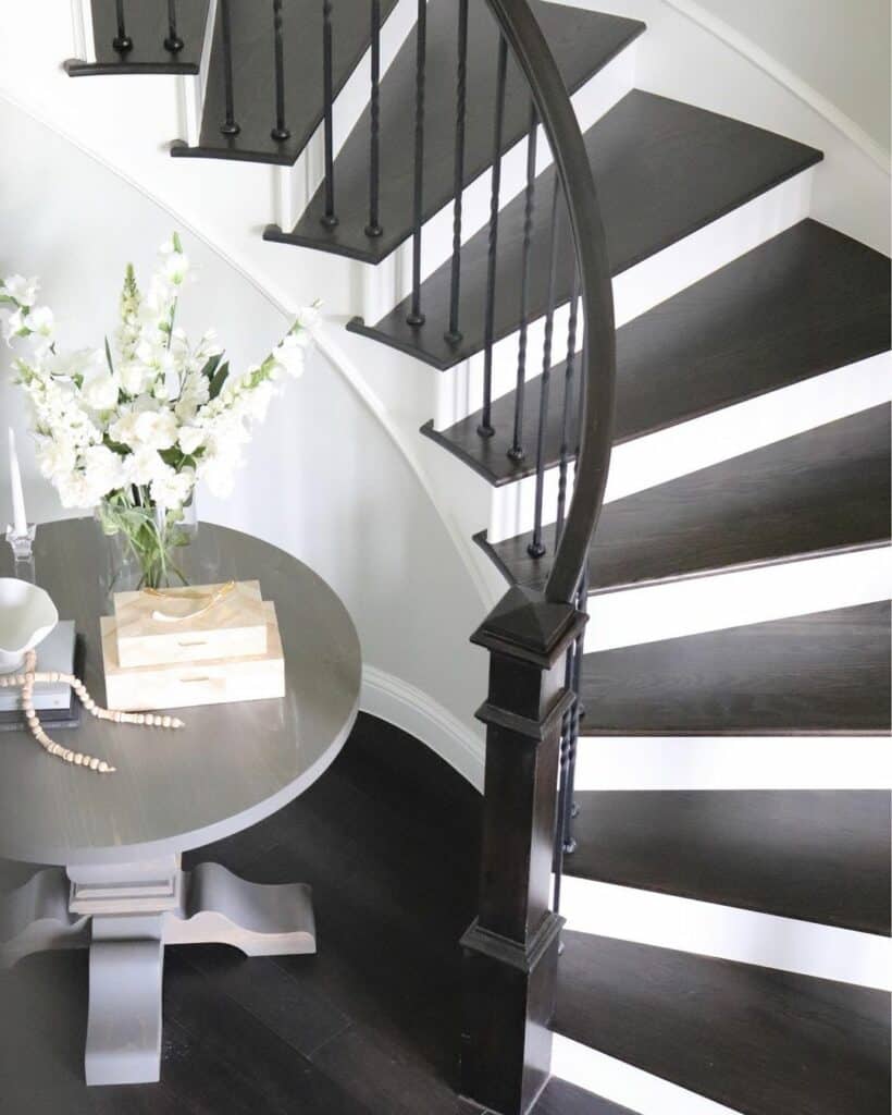 16 Charming Curved Staircase Ideas for Your Next Renovation