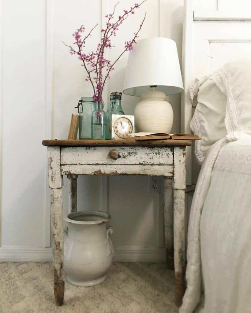 35 Nightstand Décor Ideas That Will Revitalize Your Bedroom