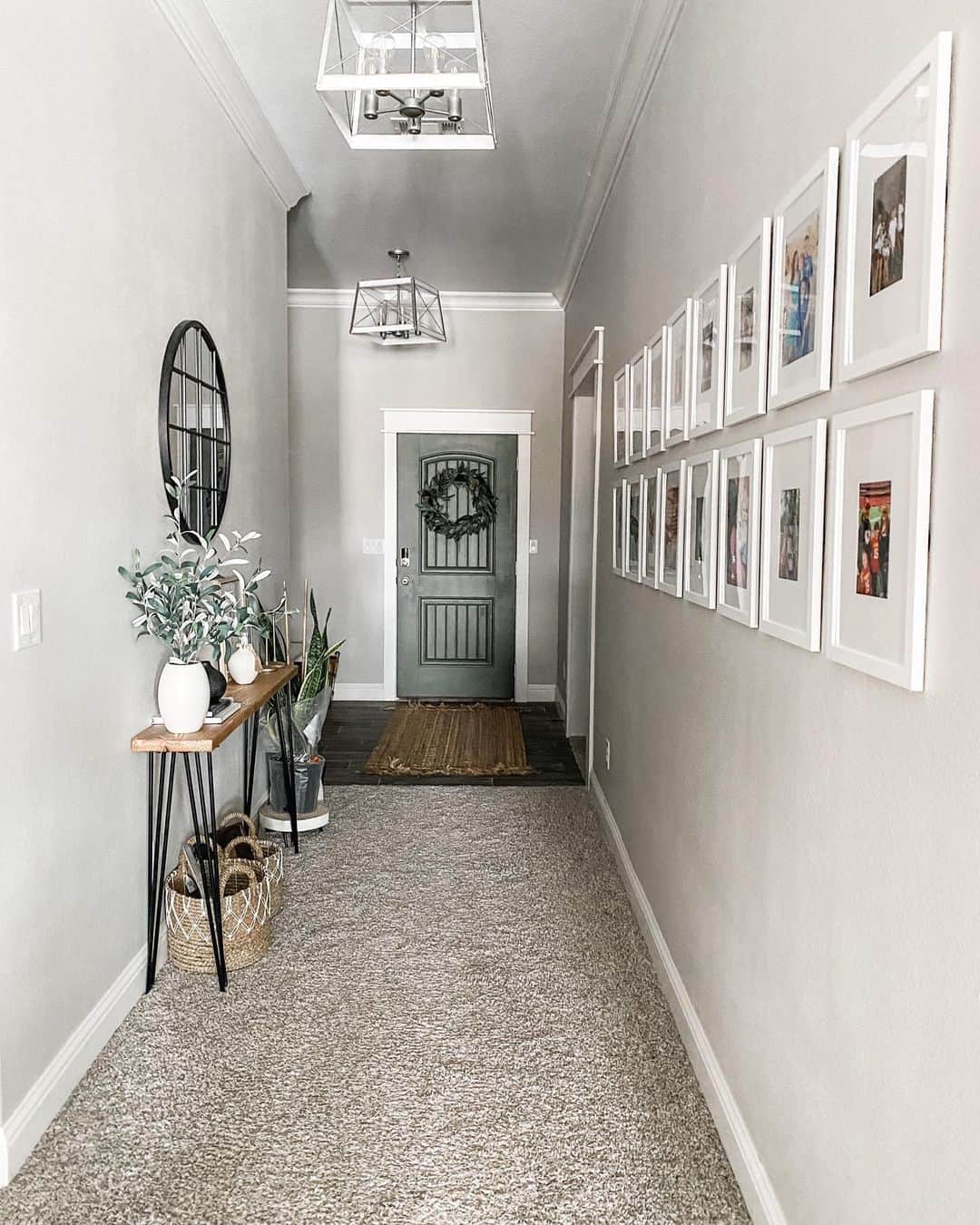 35 Diverse Ways to Showcase Entryway Wall Décor