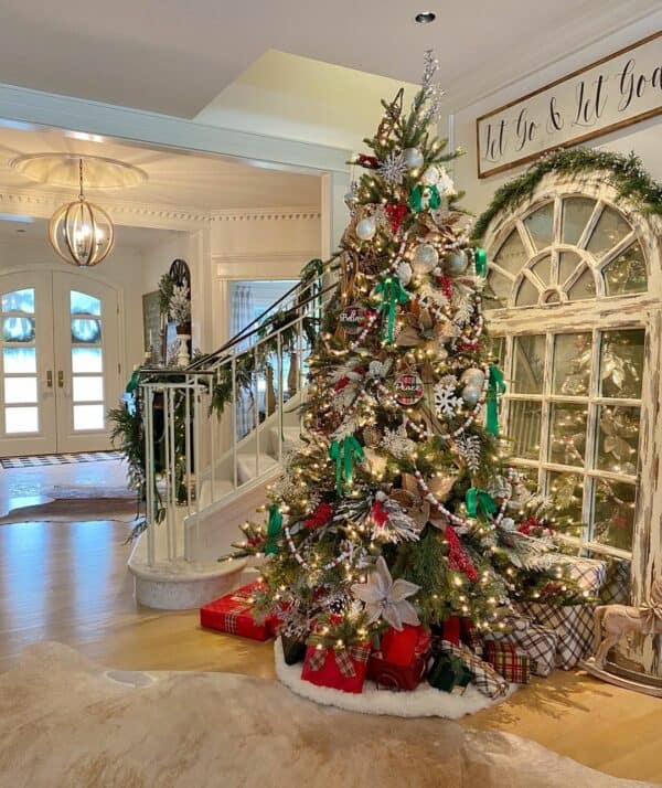 28 Ways You Can Use Christmas Tree Bows in Your Holiday Home