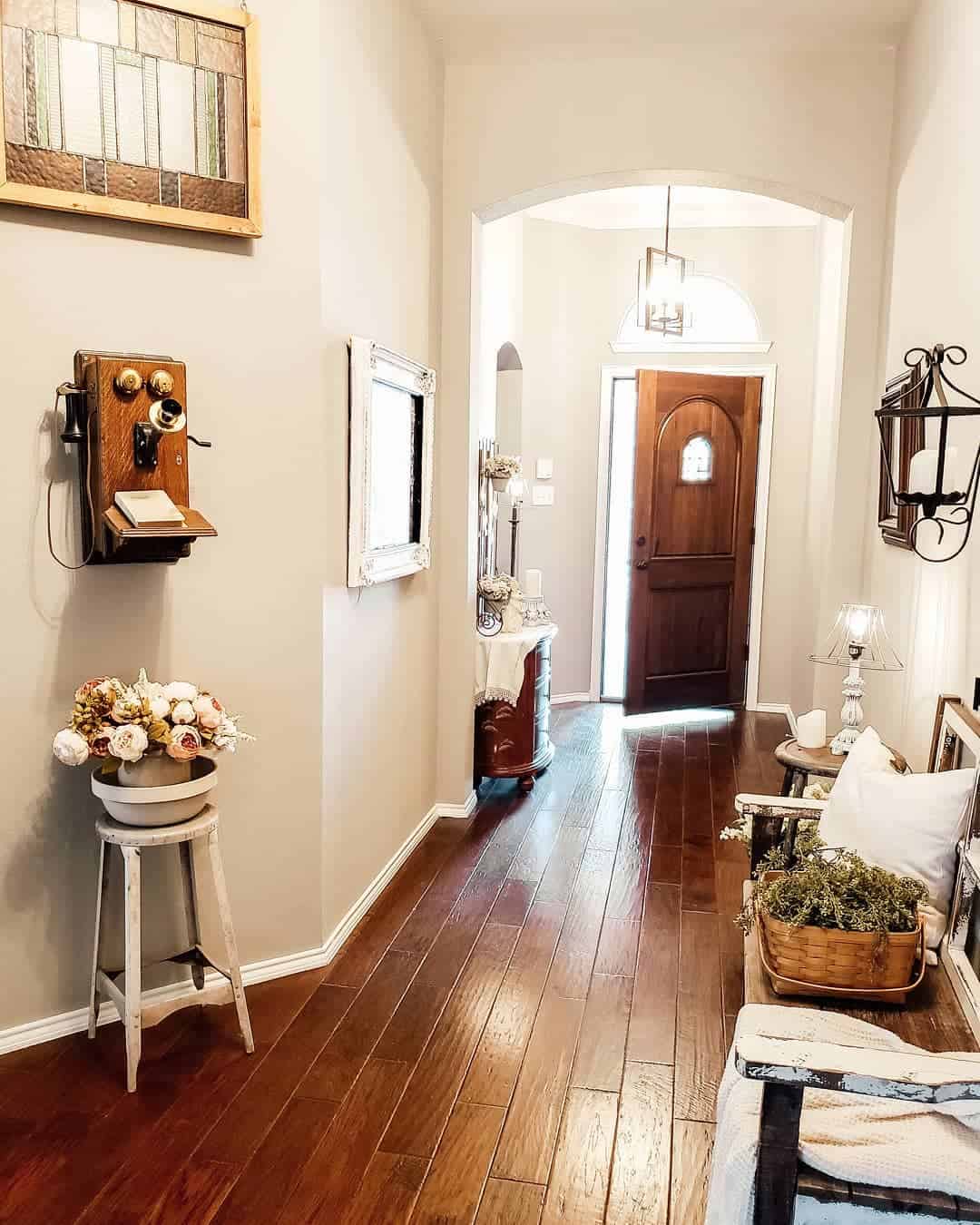 21 Round Entry Table Ideas For That Perfect First Impression