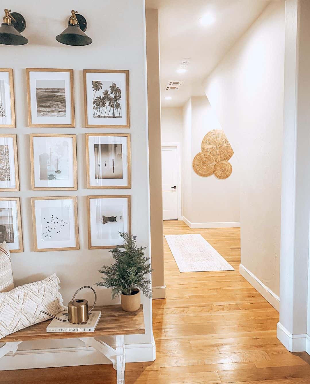 33 Recessed Hallway Lighting That Streamlines Narrow Spaces