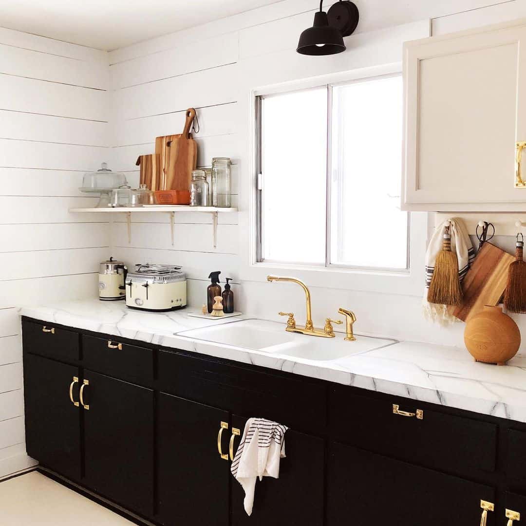 25 Gold Kitchen Hardware Ideas That Exude Opulence