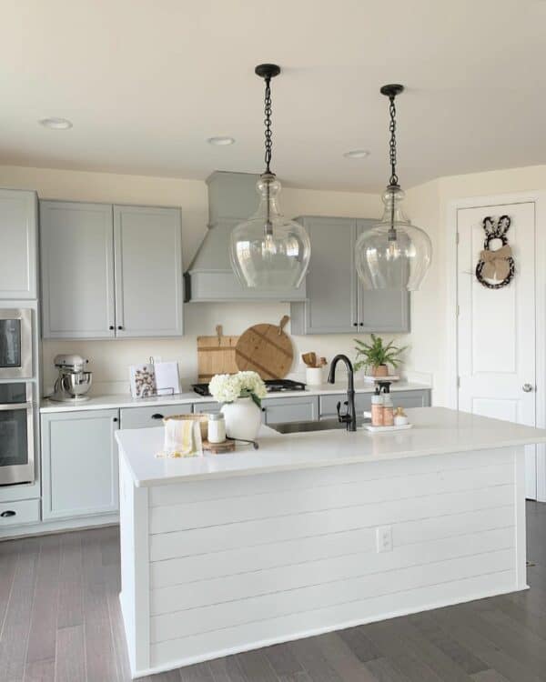 34 Kitchen Island Back Panel Ideas That Show Your Good Side
