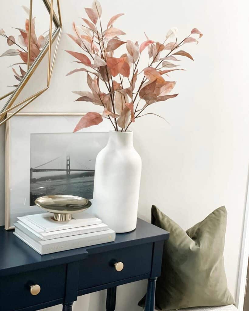 35 Examples of White Vase Decor from Minimalist to Elegant