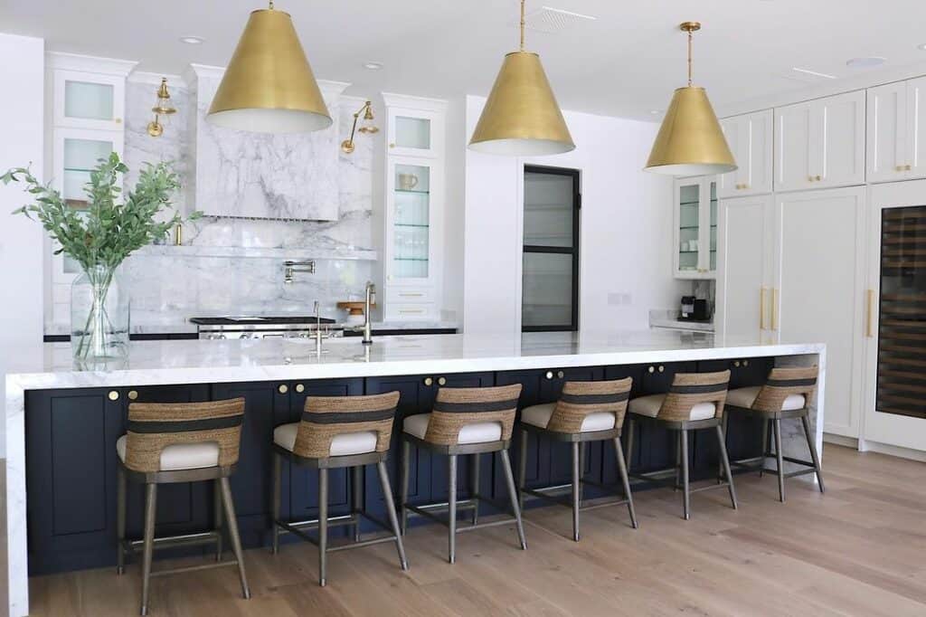 34 Kitchen Island Back Panel Ideas That Show Your Good Side