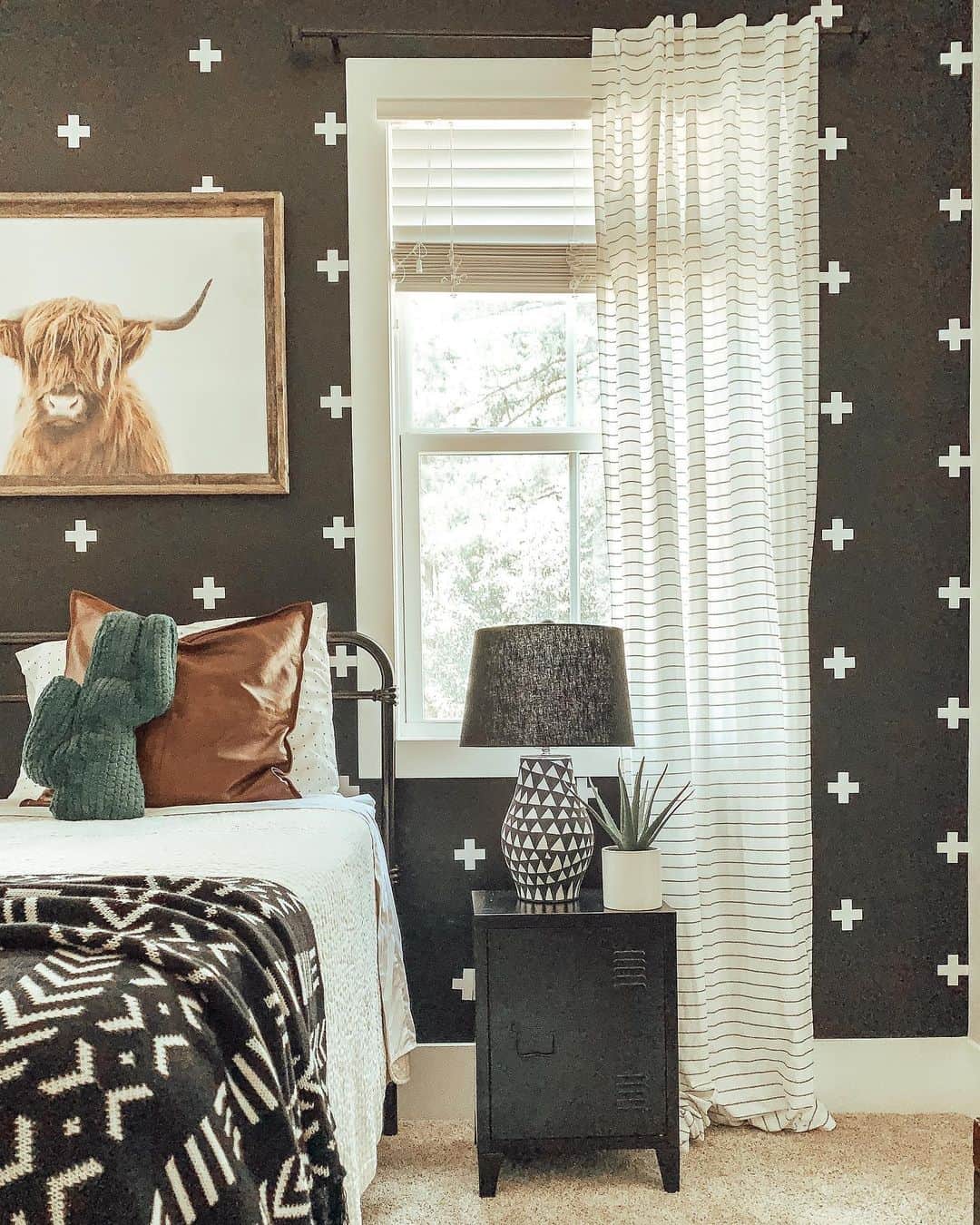 35 Nightstand Décor Ideas That Will Revitalize Your Bedroom
