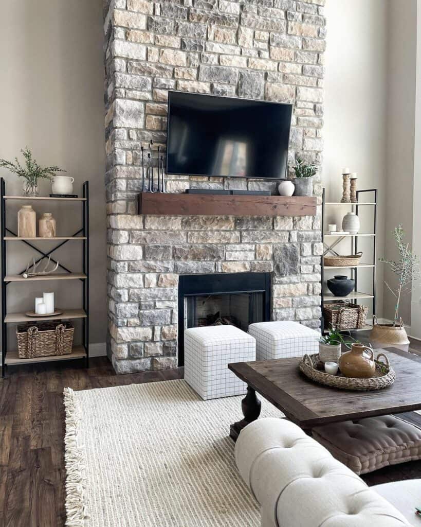 34 Cozy Farmhouse Fireplace Ideas to Curl up Next To