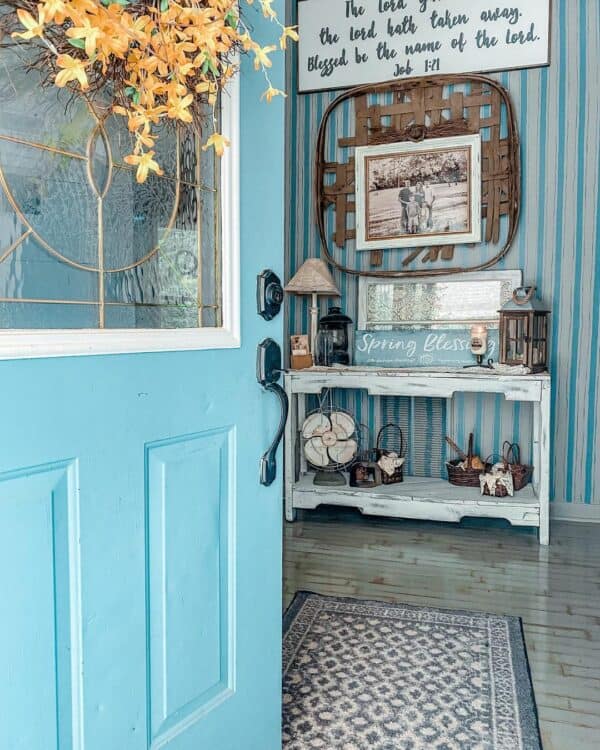 35 Diverse Ways to Showcase Entryway Wall Décor