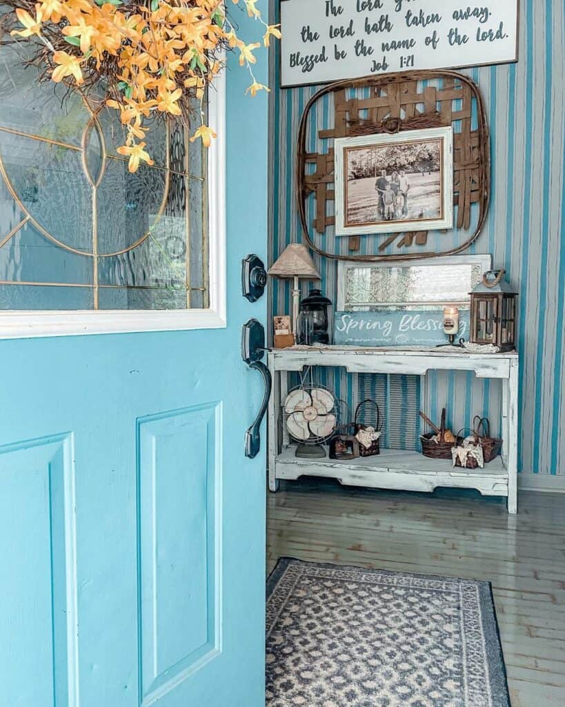 35 Diverse Ways to Showcase Entryway Wall Décor