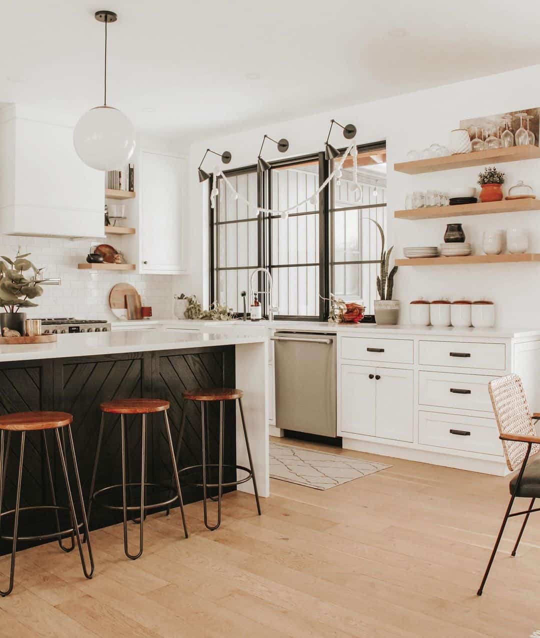 34 Modern White Kitchen Cabinets for a Picturesque Look