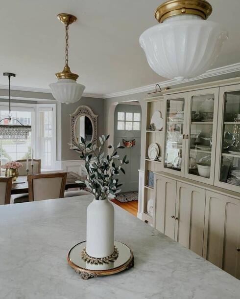 35 Examples of White Vase Decor from Minimalist to Elegant