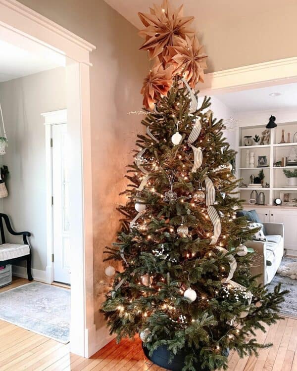 29 Christmas Tree Topper Ideas For Your Tree This Year