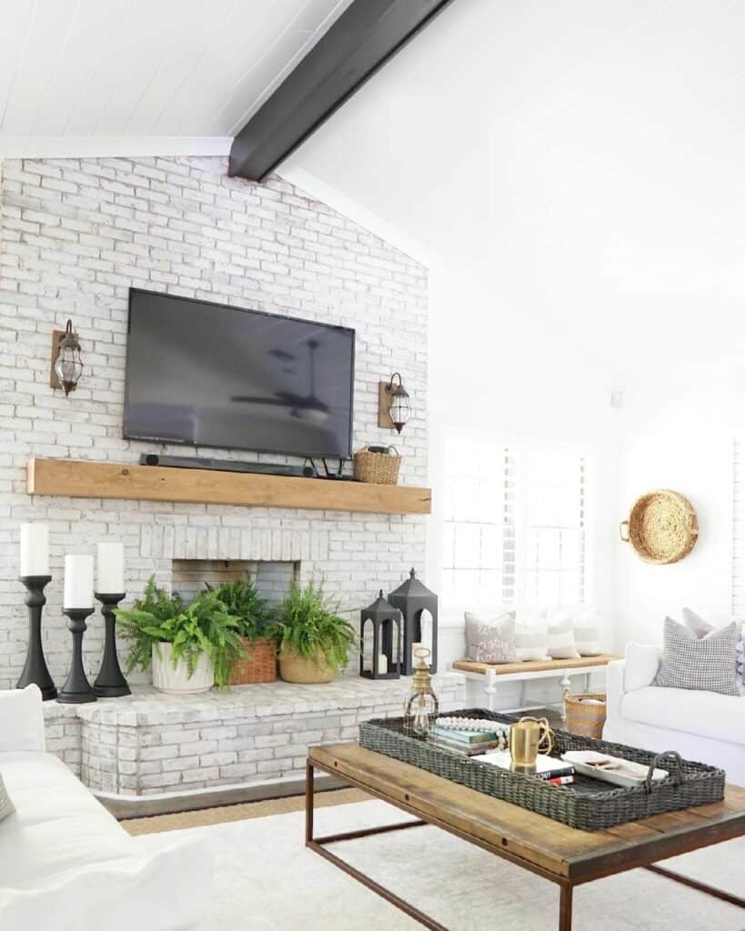20 Examples of Tall Wall Décor That Will Excite You