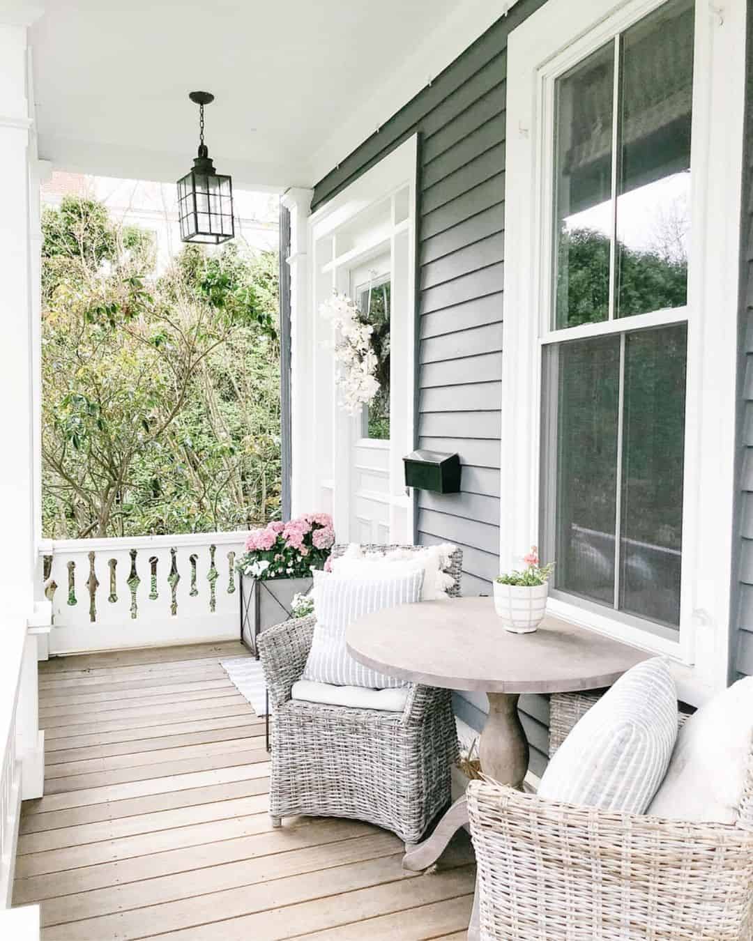 35 Farmhouse Porch Railing Ideas To Try Outside Your Home
