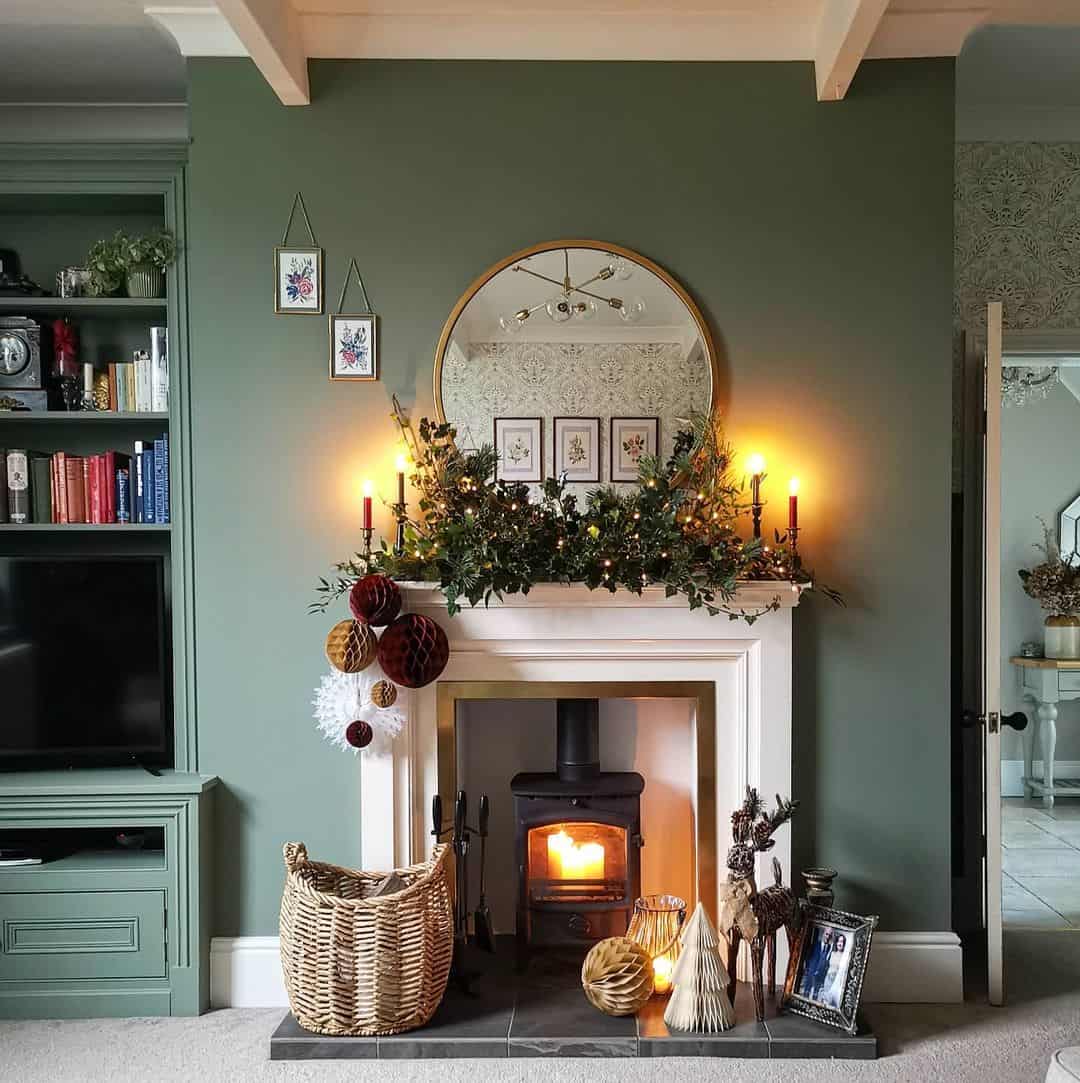 35 Festive Christmas Fireplace Ideas That Will Delight