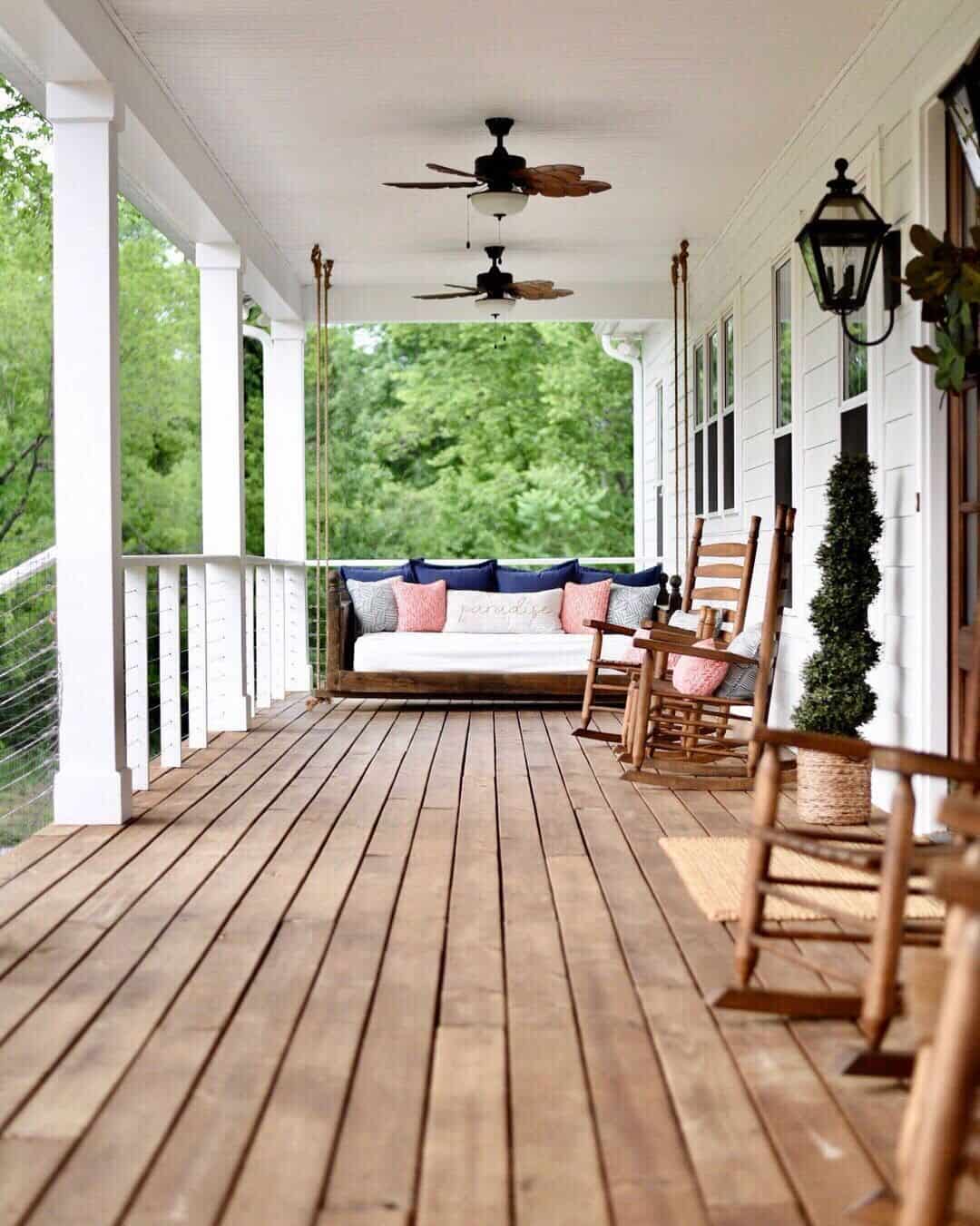 35 Farmhouse Porch Railing Ideas To Try Outside Your Home