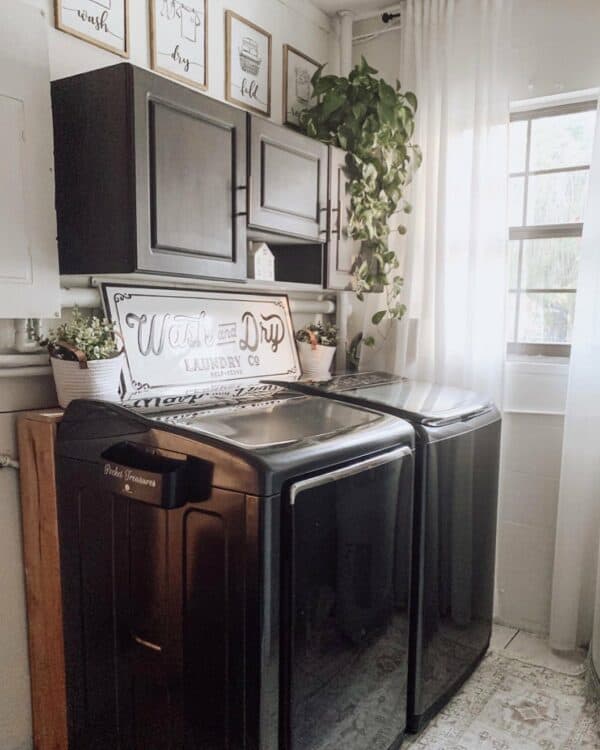 35 Laundry Signs to Add Personality to Your Walls