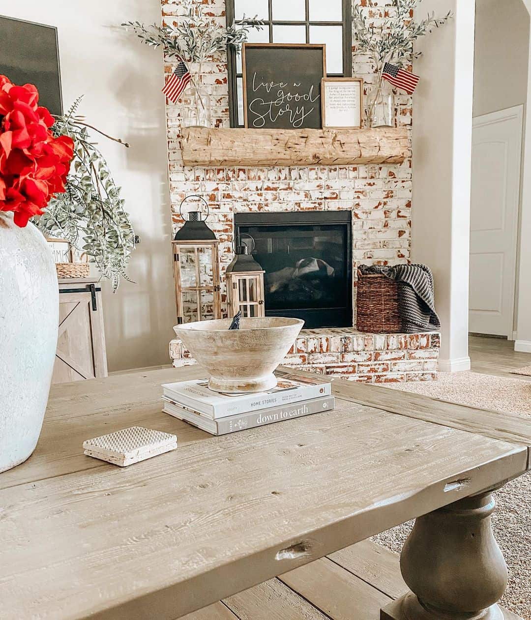 34 Cozy Farmhouse Fireplace Ideas to Curl up Next To