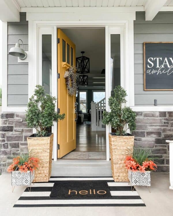 35 Front Door Trim Ideas For Your Entryway