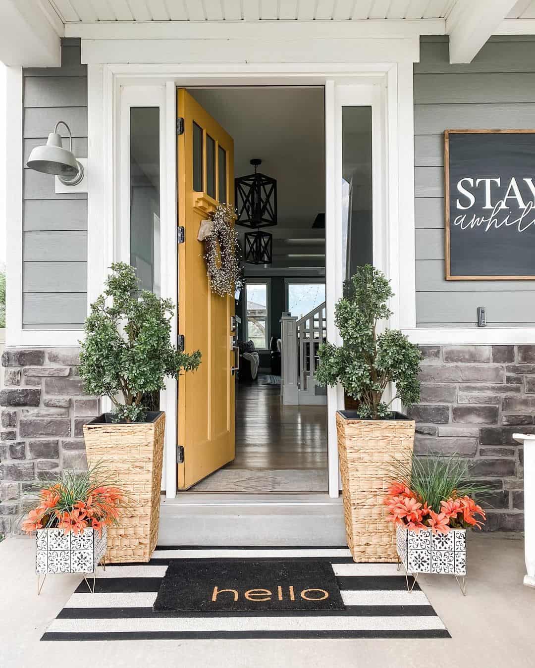35 Front Door Trim Ideas For Your Entryway
