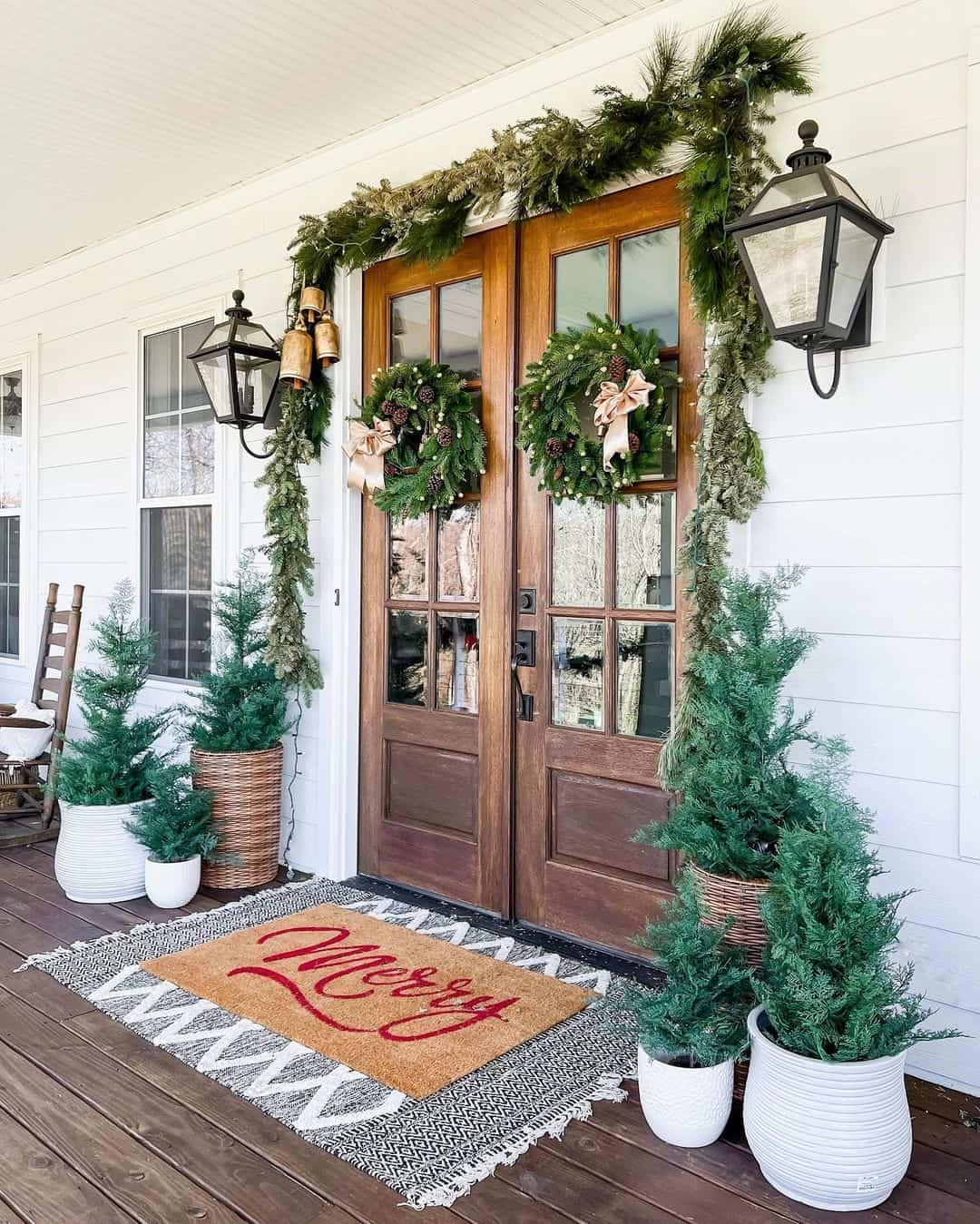 34 Christmas Front Door Decorations for a Festive Season