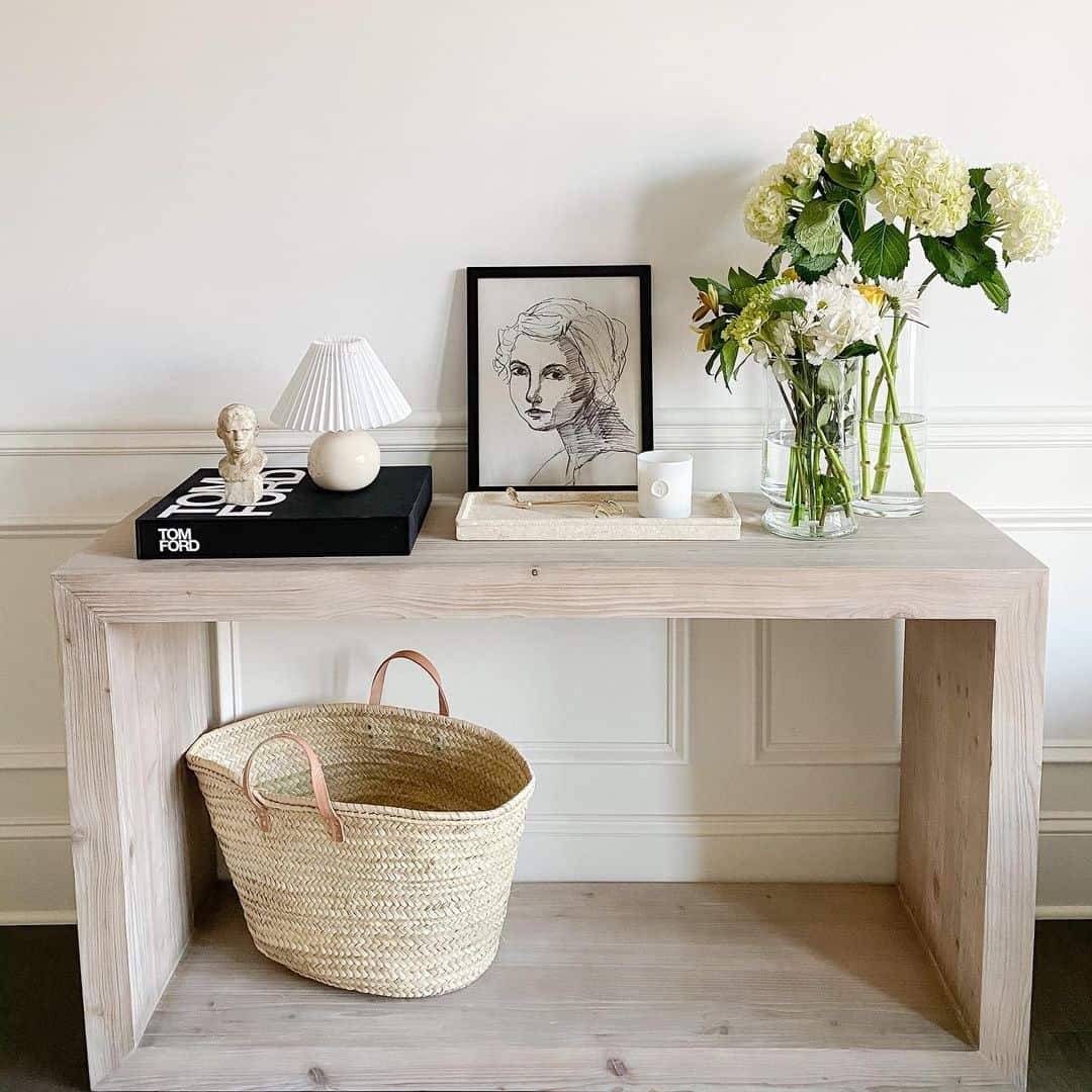 33 Gorgeous Console Table Décor Ideas to Wow Your Guests
