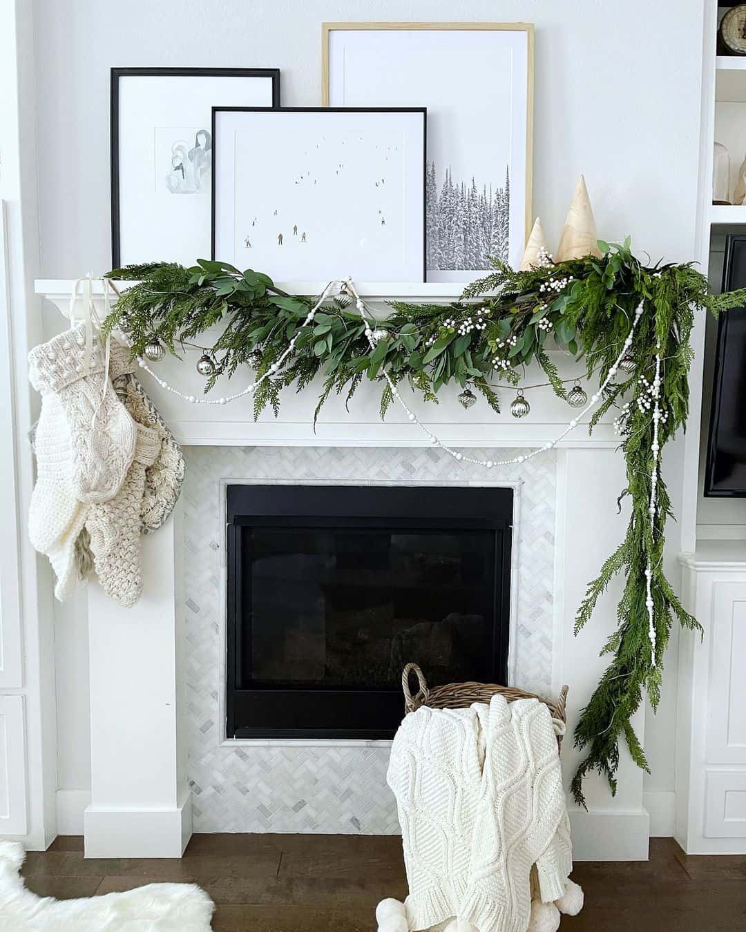 35 Christmas Garland for Mantel Ideas for the Holidays