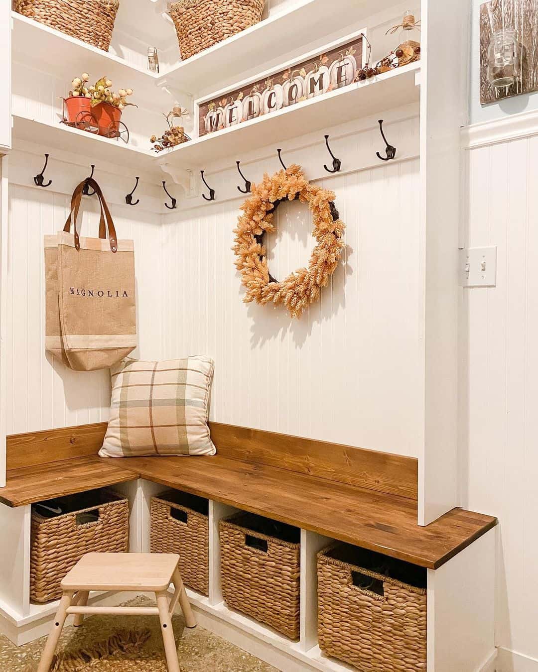 17 Stunning Corner Bench Ideas That Are Incredibly Useful