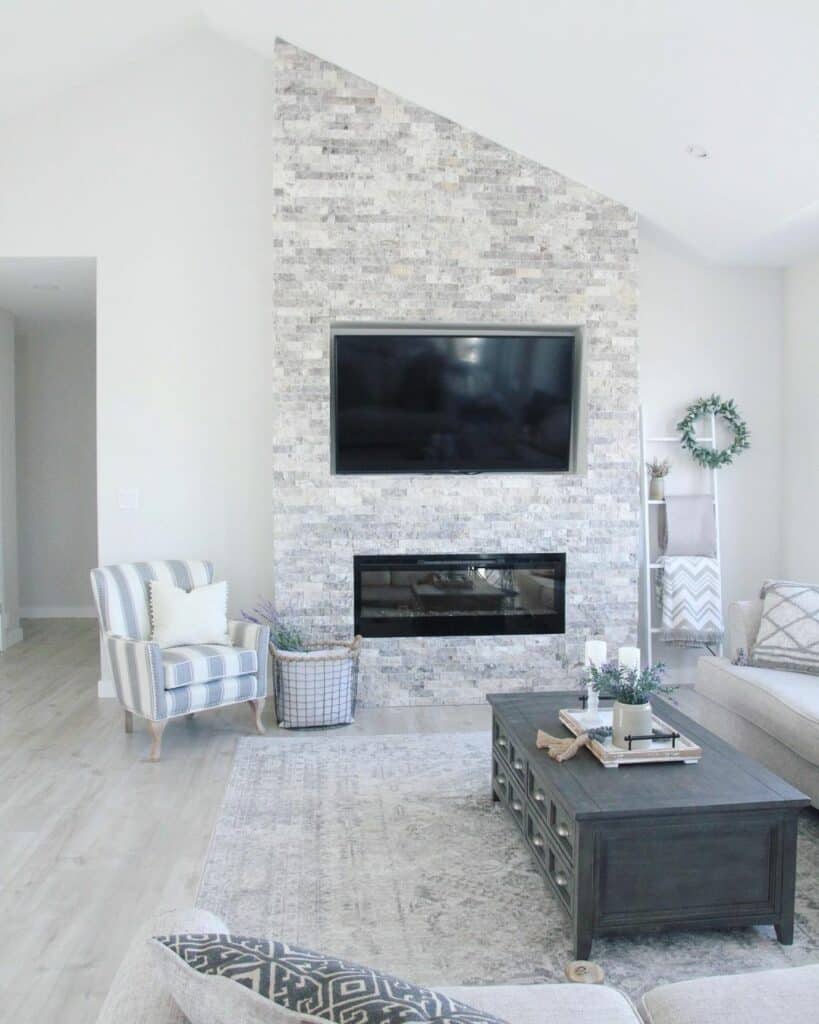 25 Inspired Linear Fireplace Ideas for a Cozy Farmhouse Home