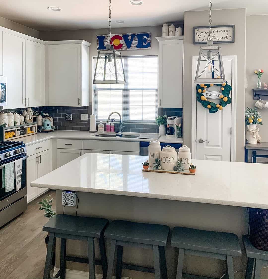 21 Examples of Blue Wall Décor That Are Simply Charming