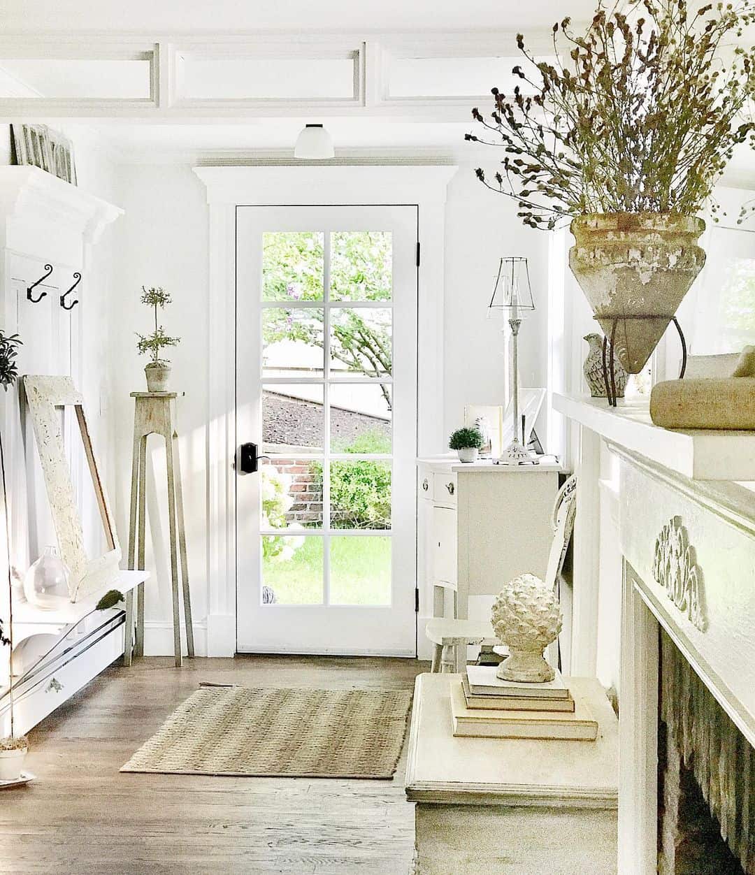 30 Small Entryway Lighting Ideas to Brighten Your Home