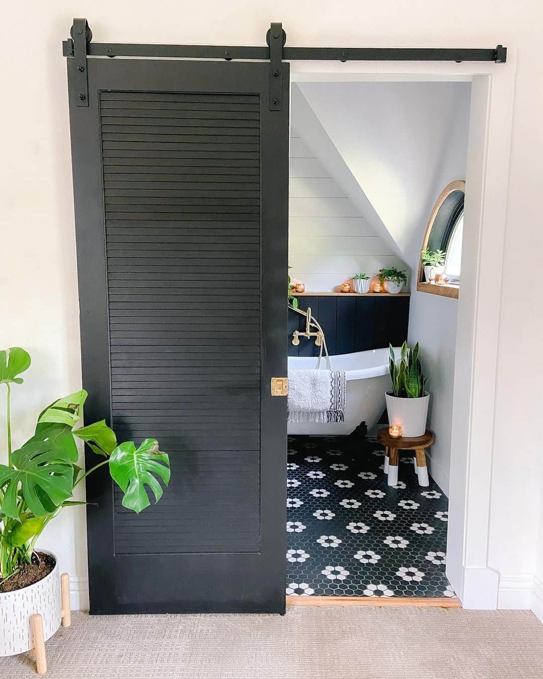 31 Impressive Bathroom Door Ideas for Eye-Catching Impact