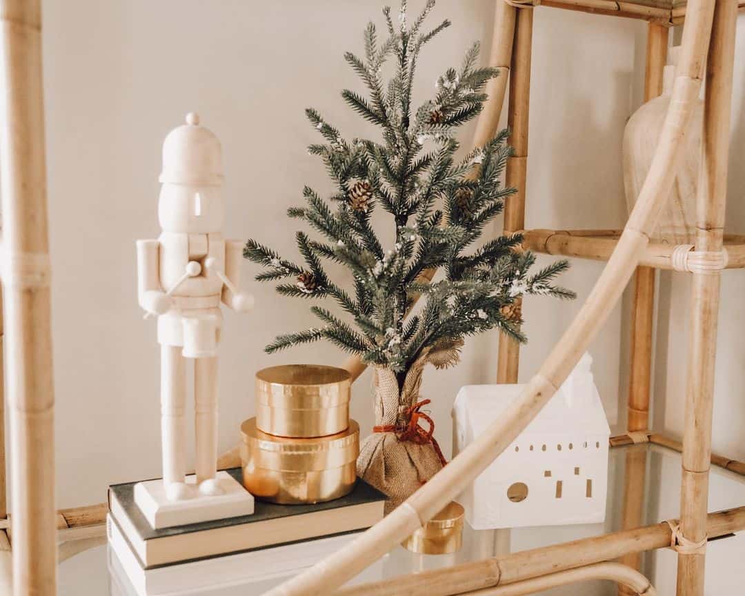 33 Ideas to Incorporate Nutcrackers into Your Christmas Display