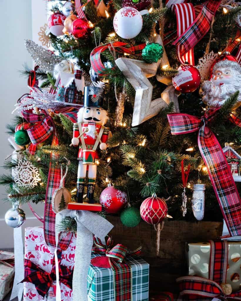 33 Ideas to Incorporate Nutcrackers into Your Christmas Display